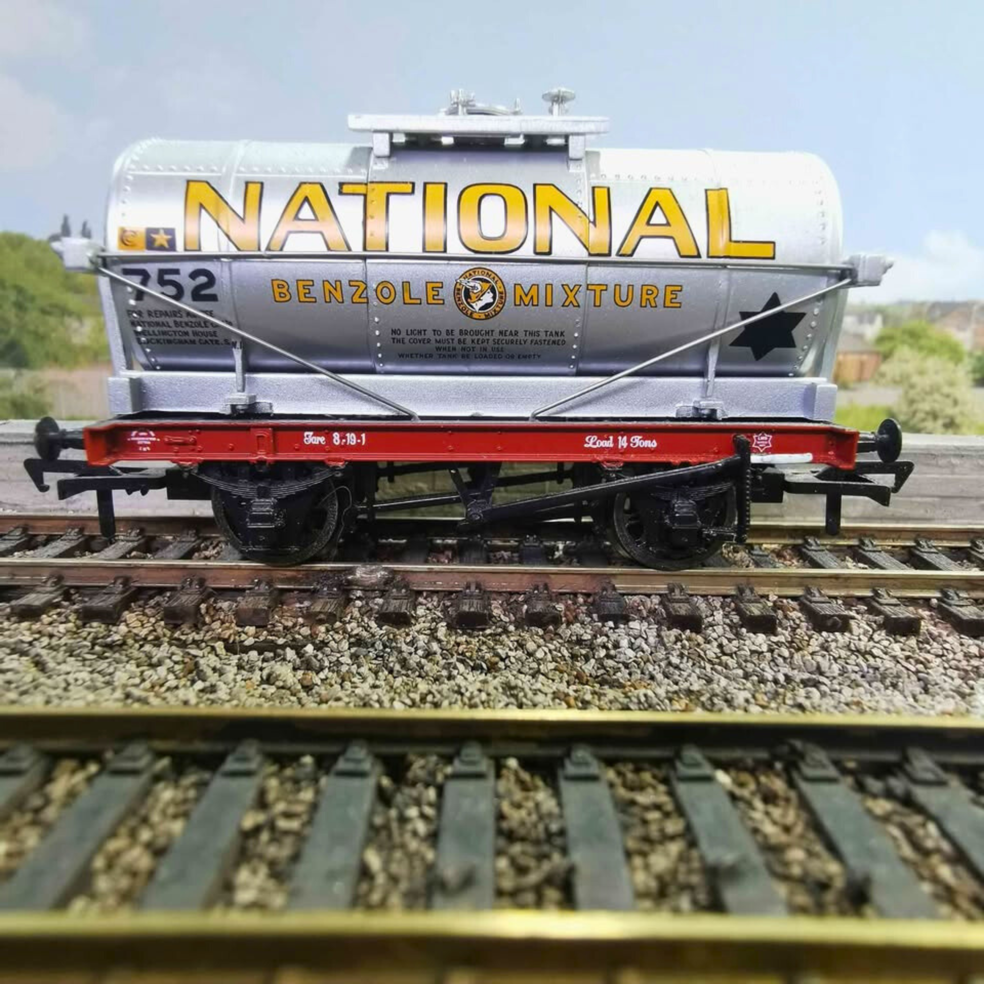 OO Gauge Bachmann - National Benzole Mixture Oil Tanker – Jacatata